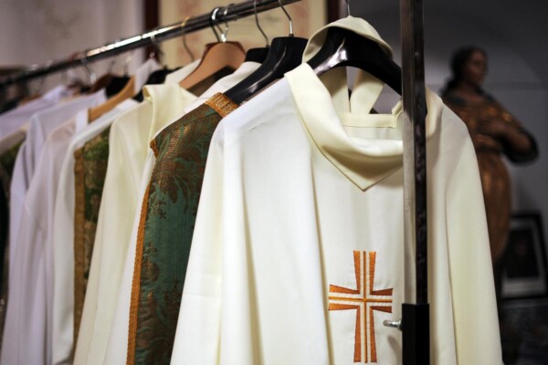 The best fabrics for sacred art and vestments - Cimmino
